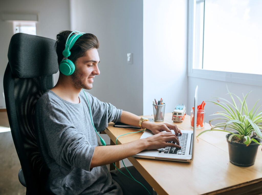 Live Online Learning Builds Connections in Higher Ed | Class